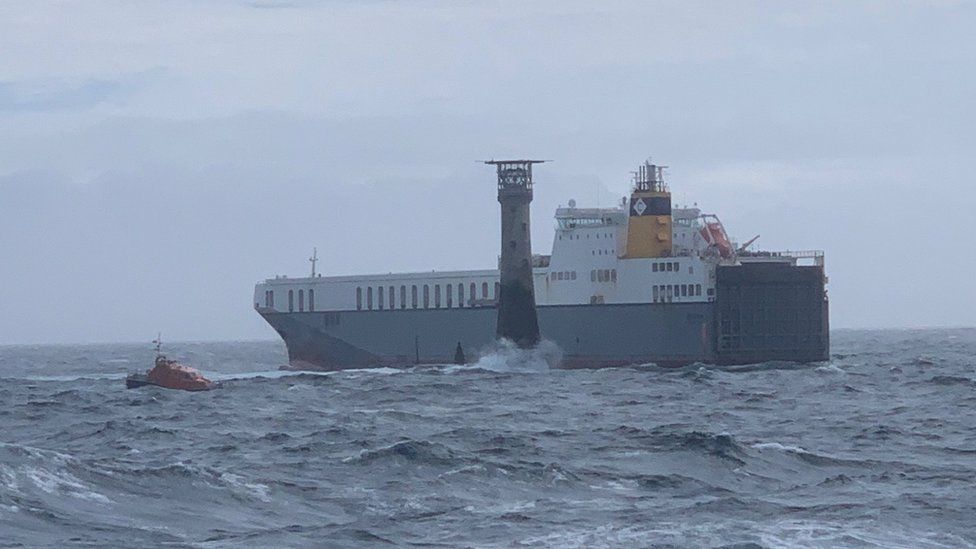 No visible damage to lighthouse after ship grounded - BBC News
