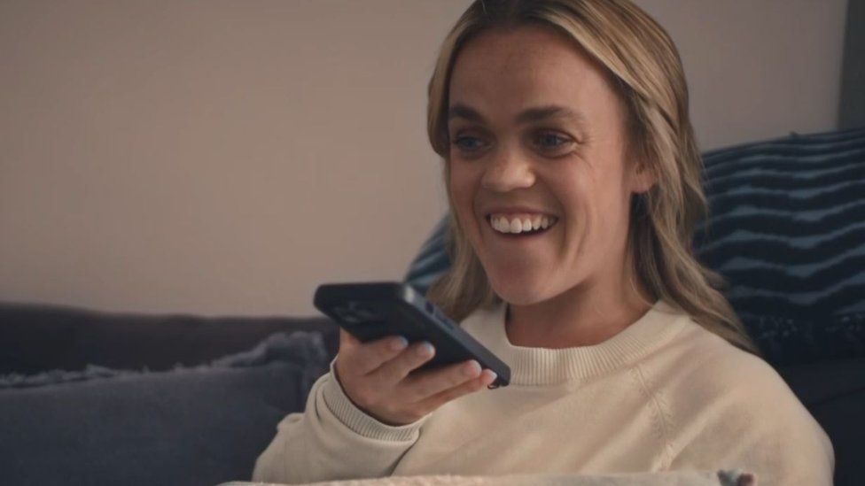 Ellie Simmonds' emotional search for birth mother - BBC News