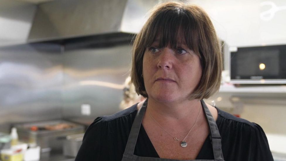 Holl fanciau Dinbych i gau erbyn diwedd y flwyddyn - BBC Cymru Fyw