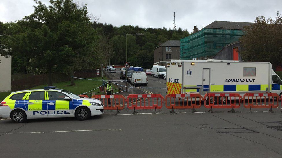 Murder probe launched after man dies in Dundee street - BBC News