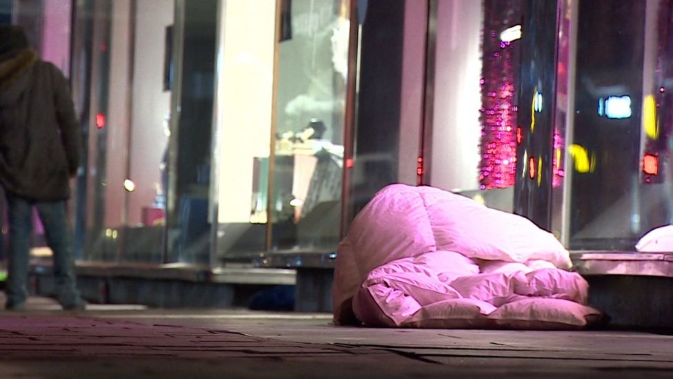 London charities warn of rise in young women facing homelessness - BBC News