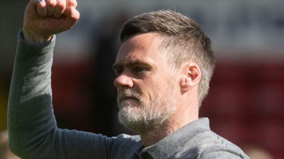 A﻿lexander keeping options open following Motherwell exit - BBC Sport