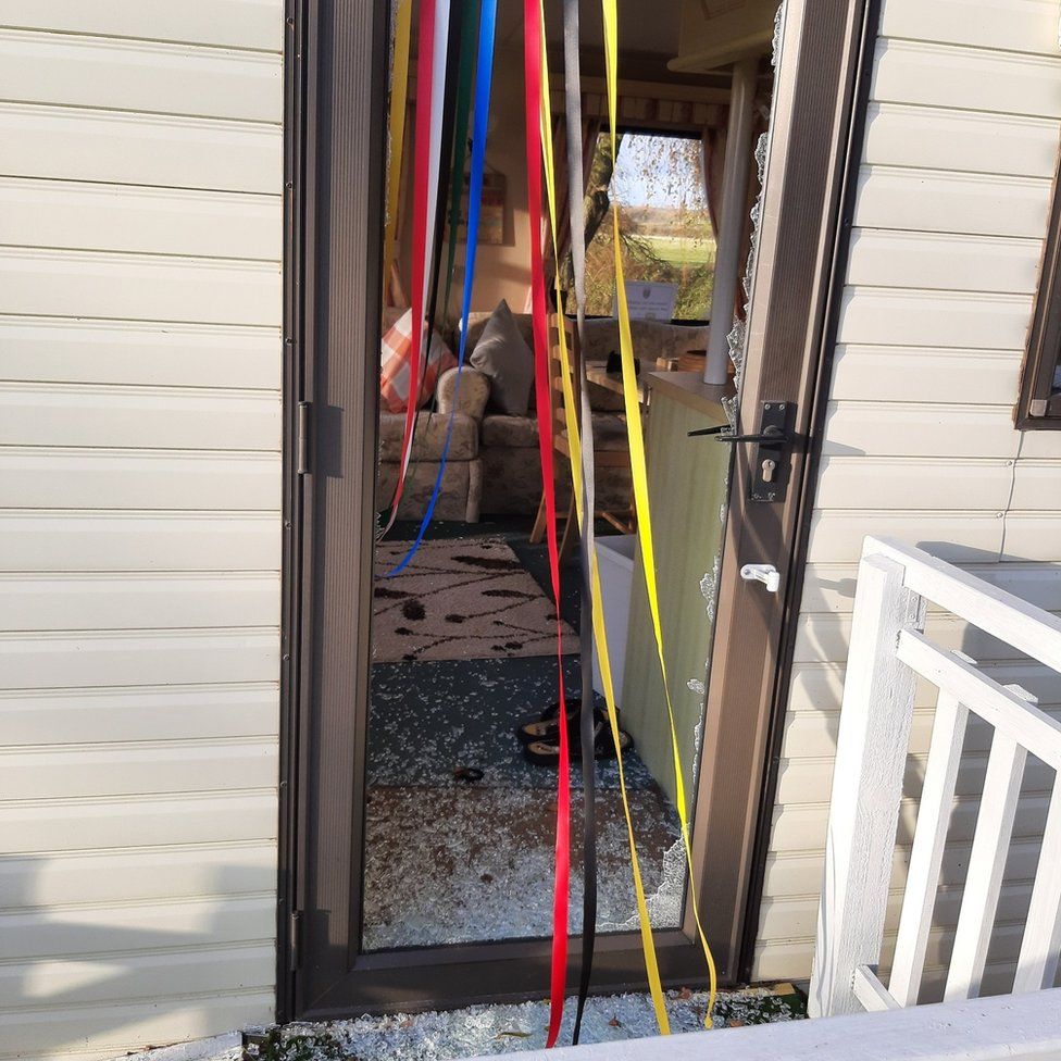 Buckinghamshire: Emberton caravans damaged by vandals - BBC News