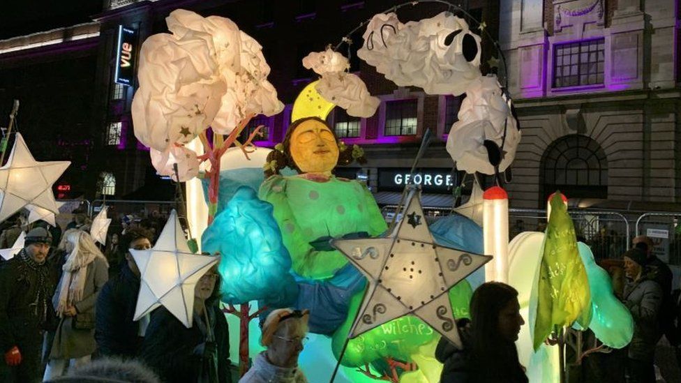 Leeds Light Night: Giant projections illuminate city - BBC News