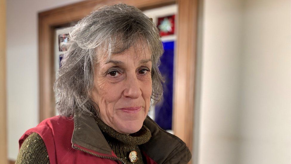 Marwolaethau 1976: Galw am godi cyrff brawd a chwaer o'r bedd - BBC ...