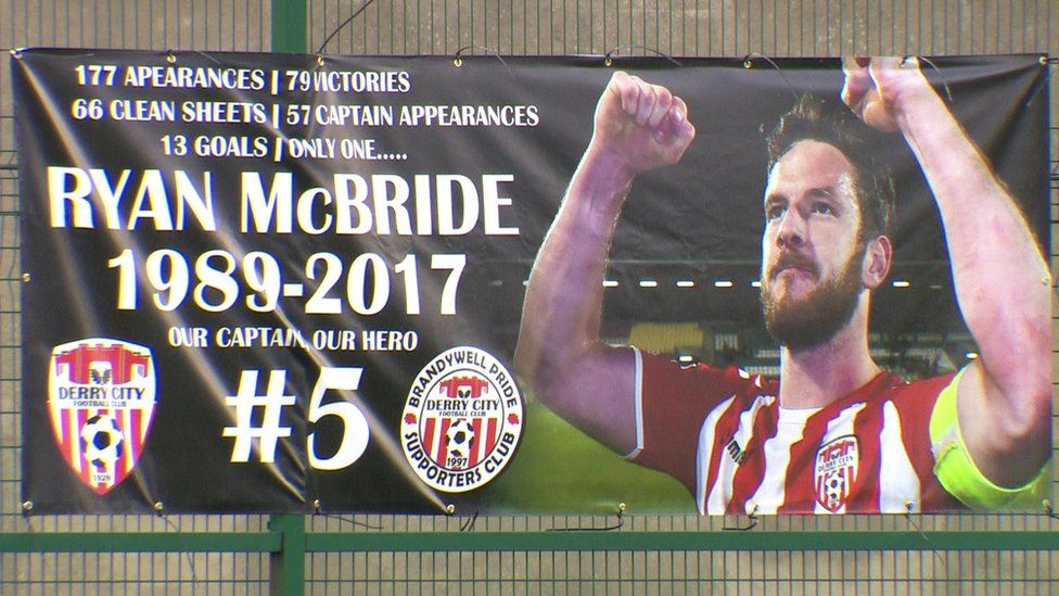 Tributes to captain Ryan McBride at Derry City match - BBC News