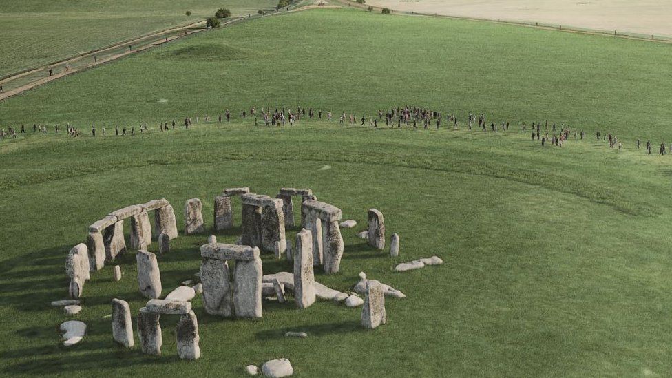 Stonehenge A303 tunnel plans will 'protect and enhance' monument - BBC News