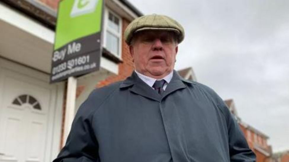 Fergus Wilson: Landlord sentenced for harassing council staff - BBC News