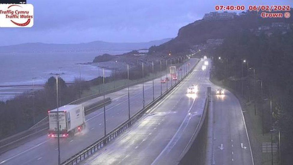 Wales: Flood warnings ease following downpours - BBC News