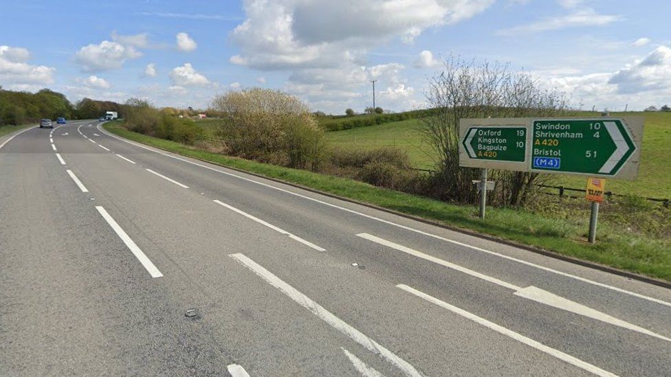 A420 crash: Fourteen hurt in Great Coxwell bus and van crash - BBC News