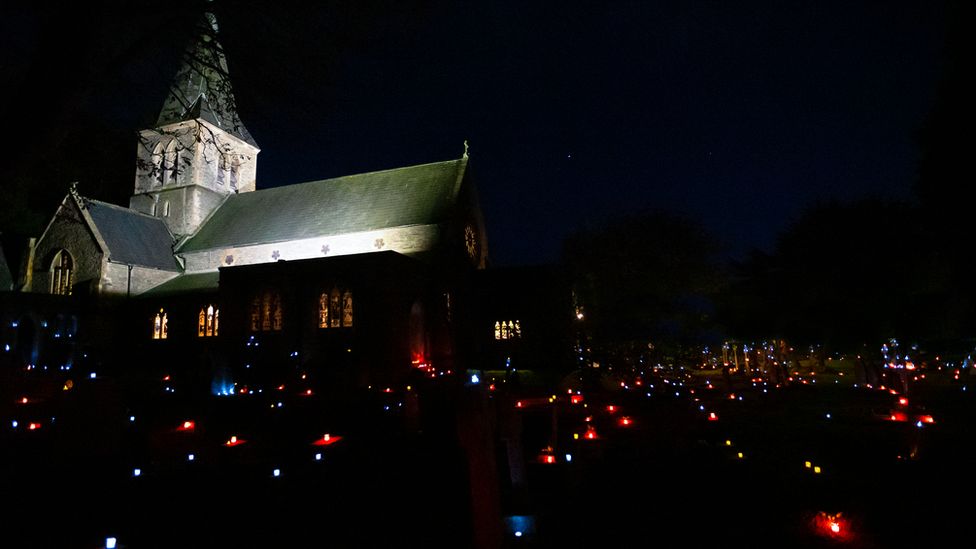Light Up the Night: Bristol and Clevedon host bereavement events - BBC News