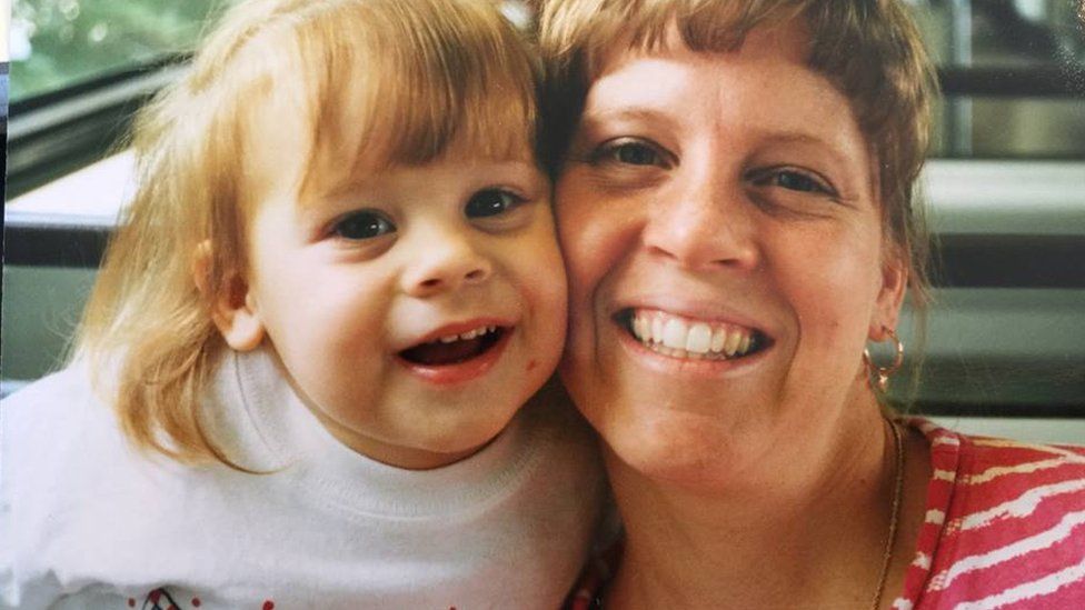 The US beauty queen making her invisible illness visible - BBC News