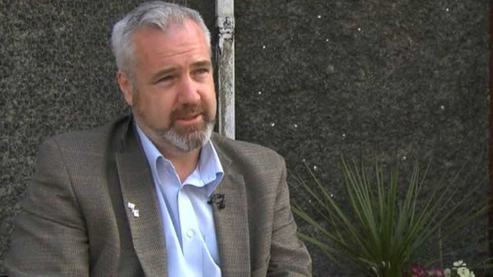 'Bygythiadau' wrth wraidd ymddiswyddiad Plaid Cymru - BBC Cymru Fyw