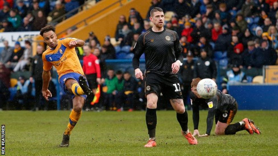 Nicky Maynard agrees new terms with Mansfield Town - BBC Sport