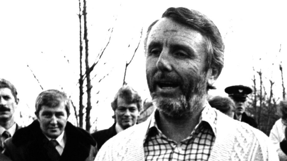 Don Tidey: Gardaí honoured for bravery during kidnapping - BBC News