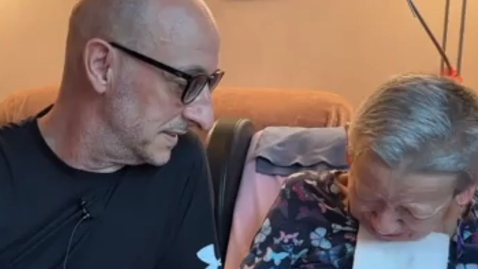 Make a Difference awards celebrate community heroes - BBC News