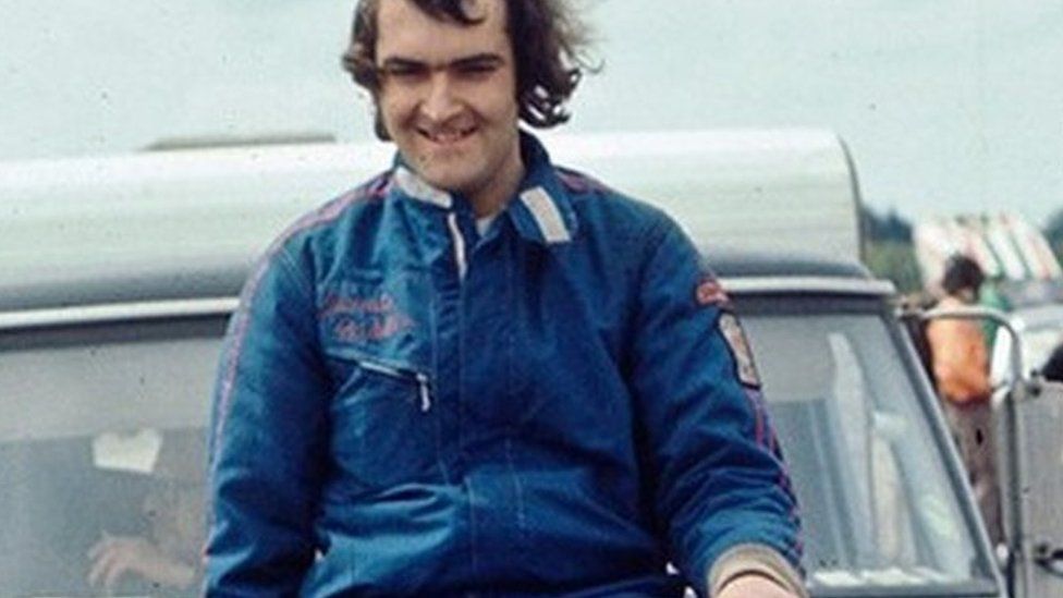 Drag racing legend 'Mr Six' to enter US Hall of Fame - BBC News