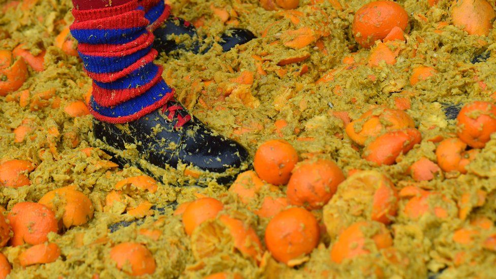 Pictures: Top five food fights around the world - BBC Newsround