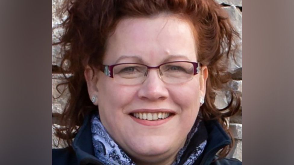 Mary Monkman: Missing mum's family in plea for contact - BBC News