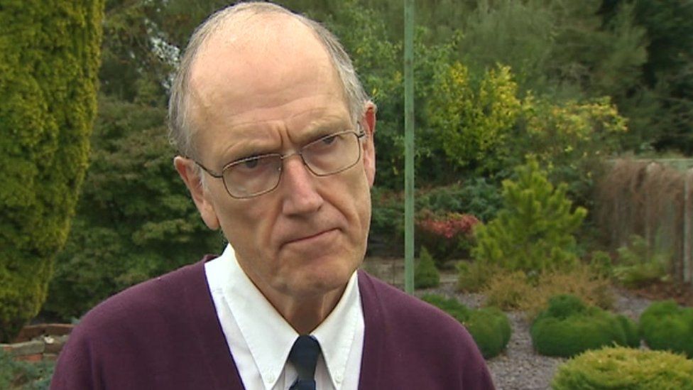 Cylch yr Iaith: Twristiaeth yn erydu'r Gymraeg yng Ngwynedd - BBC Cymru Fyw