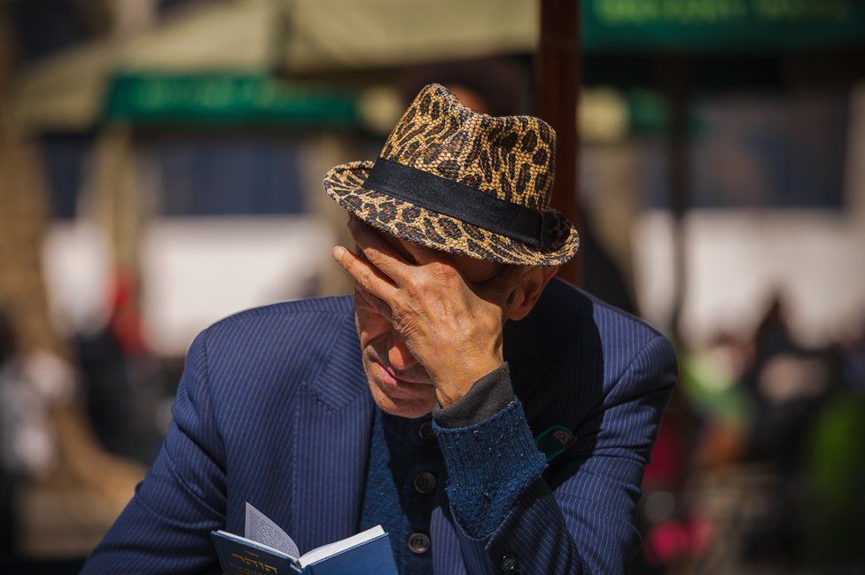 Your pictures on the theme of 'reading' - BBC News
