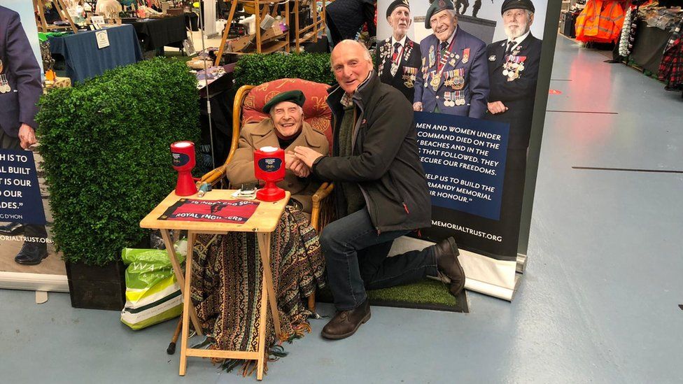 Harry Billinge meets Field Marshal Montgomery's grandson in Par - BBC News