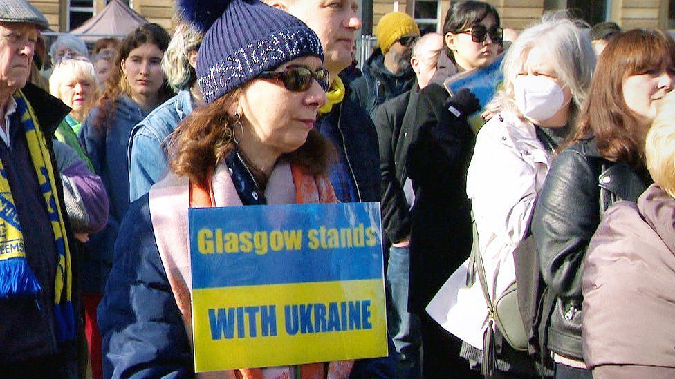 War in Ukraine: Scots protesters stand in solidarity - BBC News