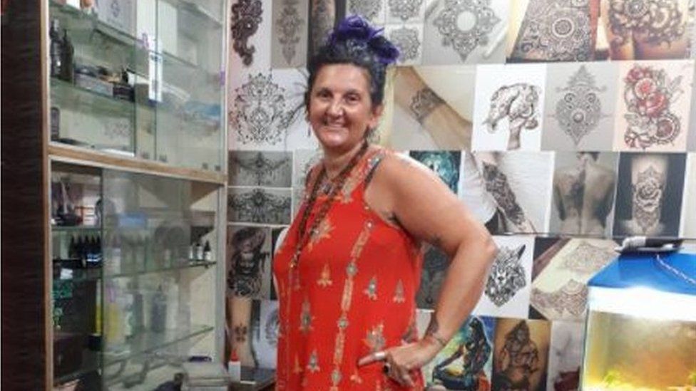 Buddha tattoo woman Naomi Coleman abused on Facebook - BBC News