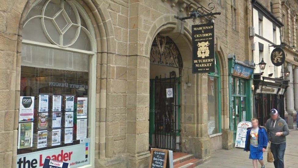 Wrexham town centre shops approval 'vote of confidence' - BBC News