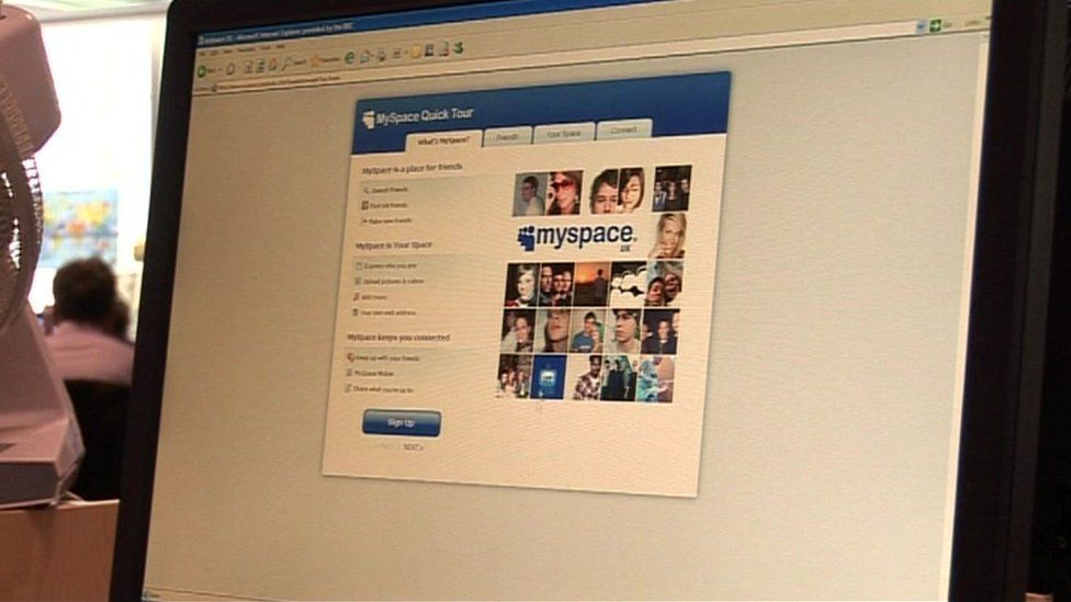 Facebook at 15: What was technology like when it started? - BBC Newsround