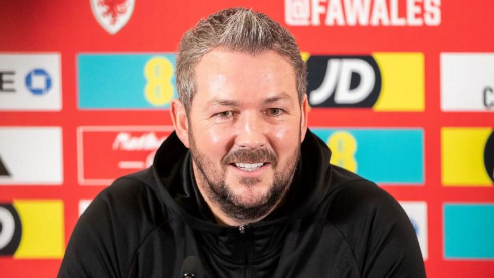 Pwy fydd yn dilyn Rob Page fel rheolwr tîm pêl-droed Cymru? - BBC Cymru Fyw