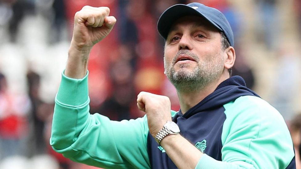 Erol Bulut: Rob Earnshaw fears Cardiff will lose manager - BBC Sport