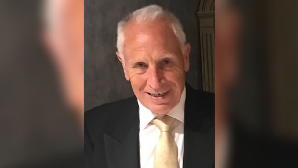 Son cycling from Bristol to Sicily in memory of his father - BBC News