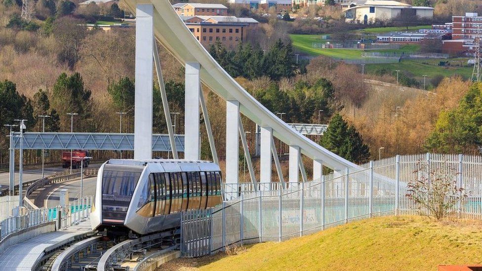 Luton Dart airport shuttle welcomes first passengers - BBC News