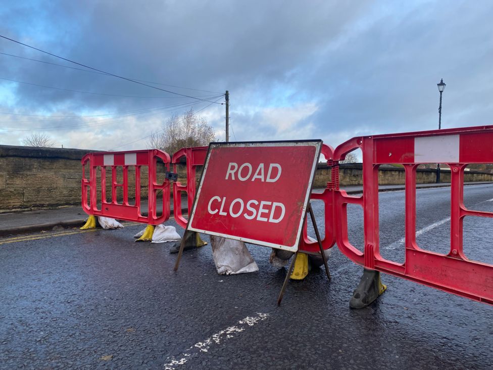 Tadcaster Bridge to remain open for longer in bad weather - BBC News