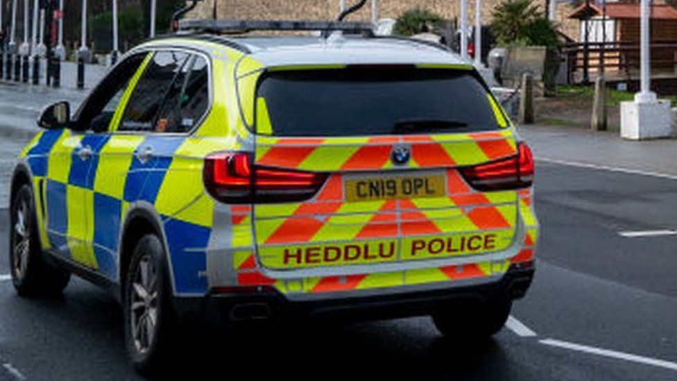 Swansea: Case dropped after press photographer arrested on story - BBC News