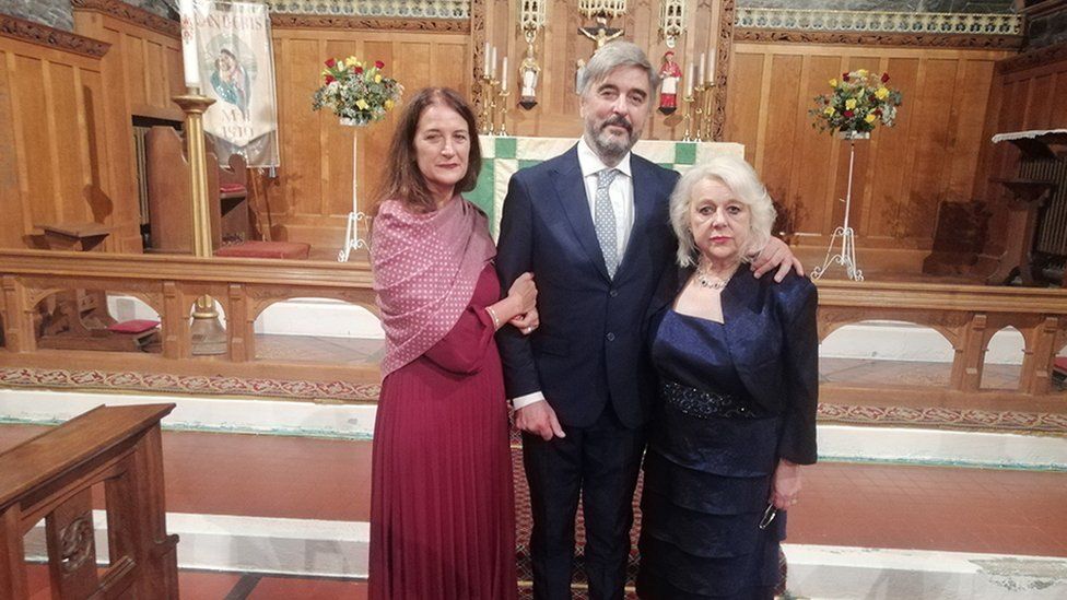 Yr Eidalwr a gyfansoddodd ddarn coffa i Aberfan ar ôl gwylio The Crown ...