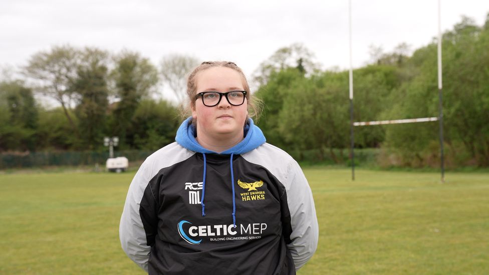 Rugby concussion risk 'needs sex-specific guidance' - BBC News