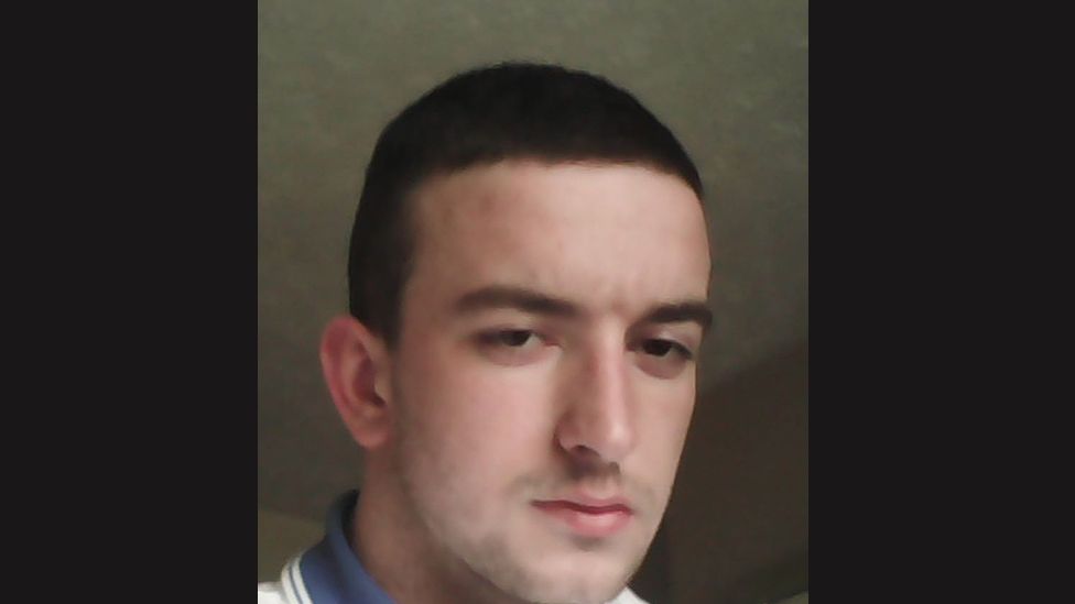 Bodybuilder's 'chop up' threat to police - BBC News