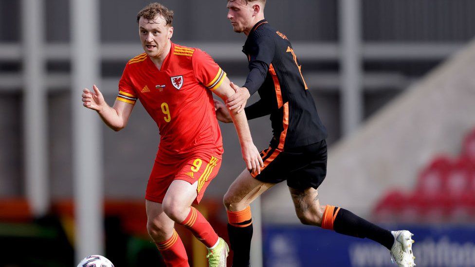 Cau'r ffenestr drosglwyddo: I ble aeth y Cymry? - BBC Cymru Fyw