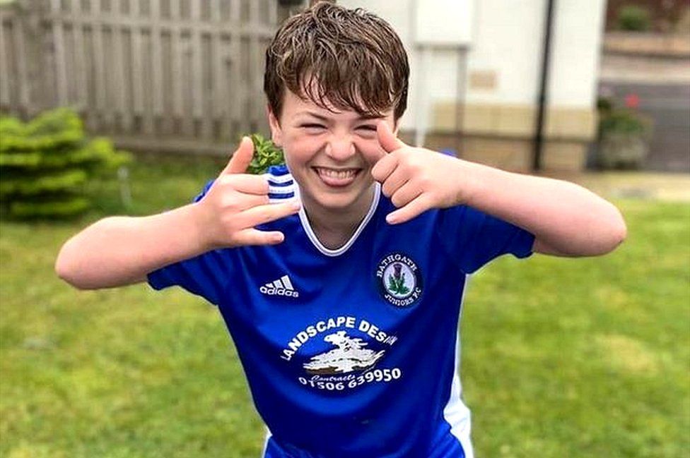 Devin Gordon: Tributes to tragic Bathgate Academy pupil - BBC News