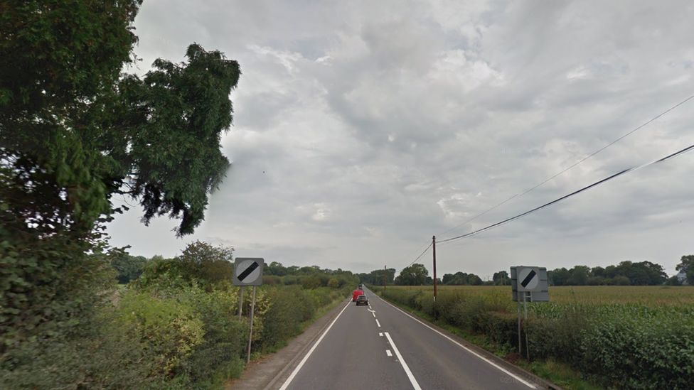 Four injured in A483 two-car collision in Powys - BBC News