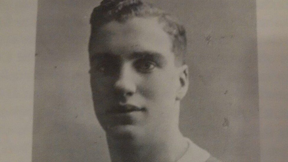 Belfast Celtic medal found in a puddle is returned - BBC News