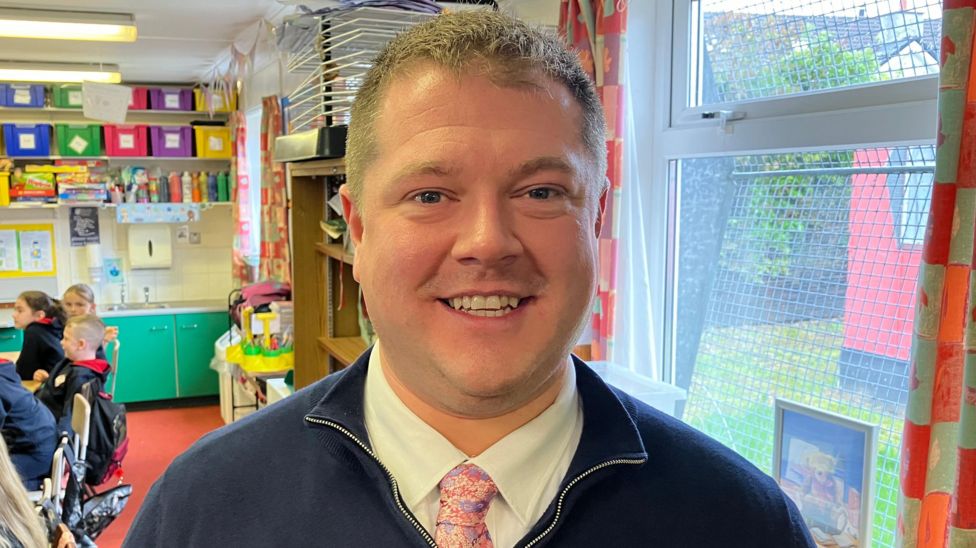 Ballyclare: Language scheme a "win-win" for pupils - BBC News