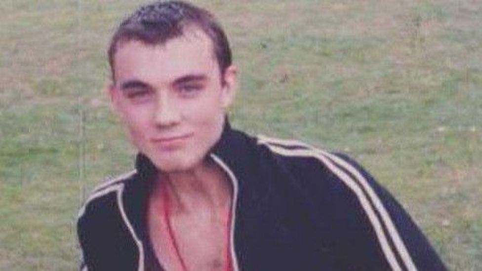 Steve Edwards to run his 1,000th marathon in Milton Keynes - BBC News