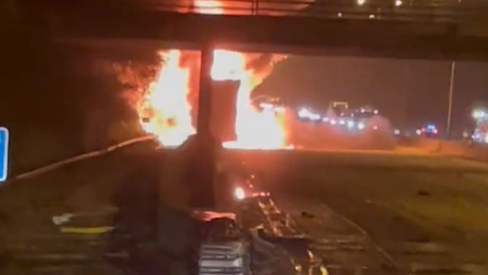 M25 lorry fire and breakdown cause delays around the motorway - BBC News