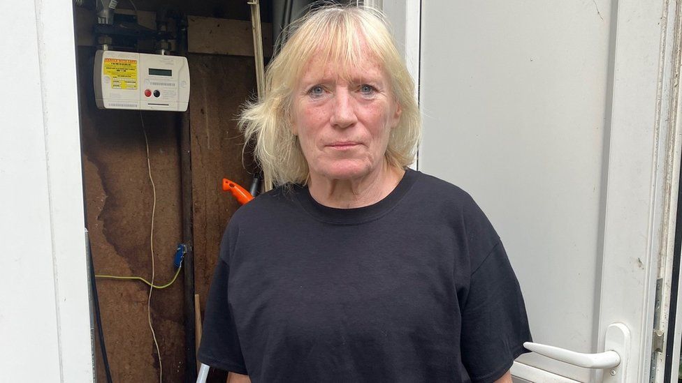 Woughton Community Council declares cost of living emergency - BBC News