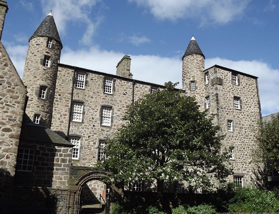 Renovation of historic Provost Skene's House in Aberdeen begins - BBC News