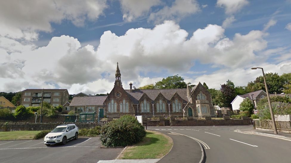 Memorial to commemorate Long Ashton's war dead - BBC News