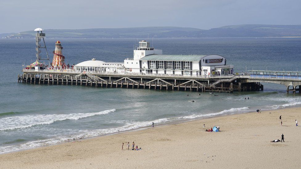 Bournemouth appeal after boy, 17, assaulted in sea - BBC News